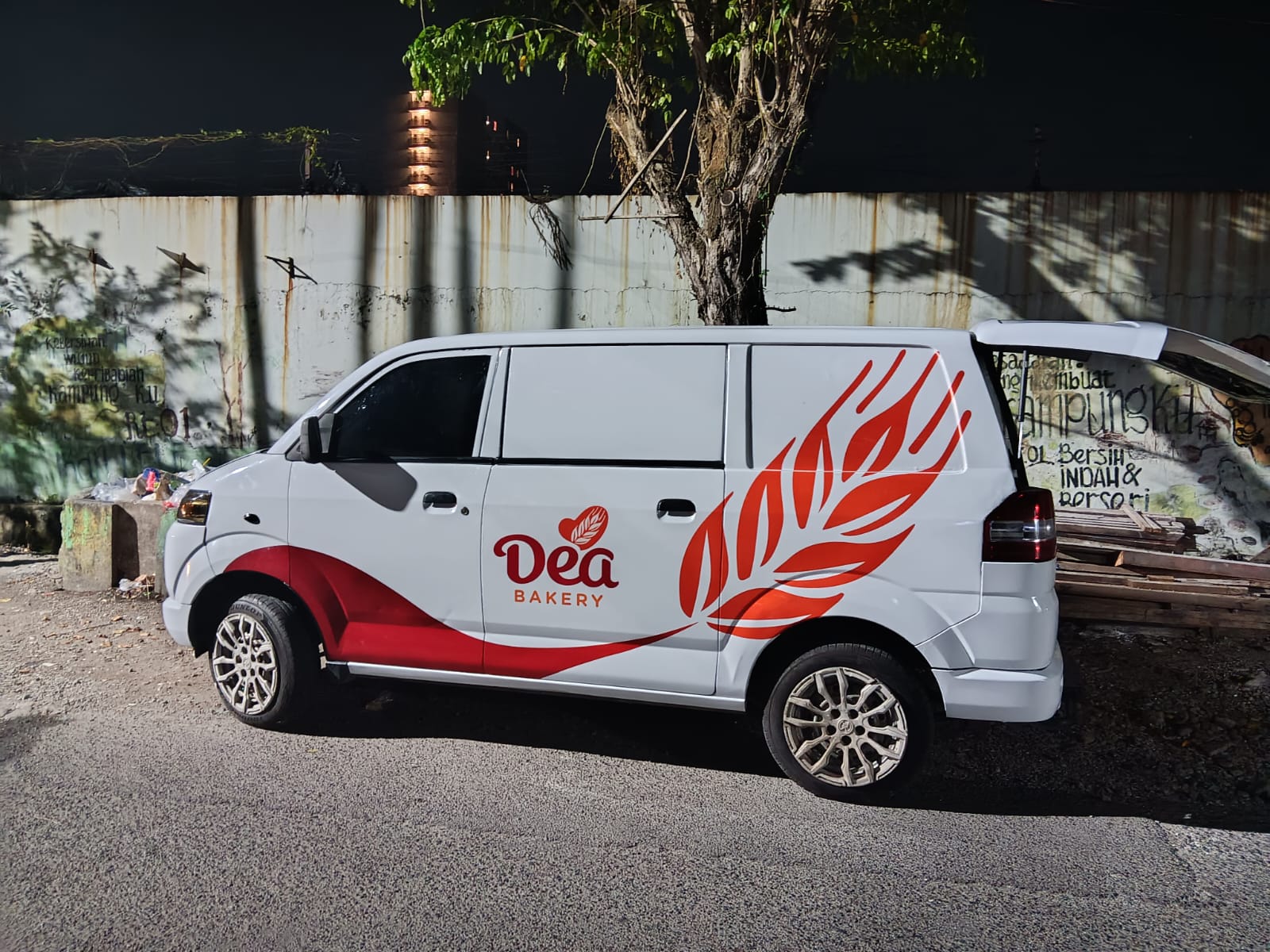 spesialis wrapping sticker Truck Untuk Merek Usaha terbaik Surabaya